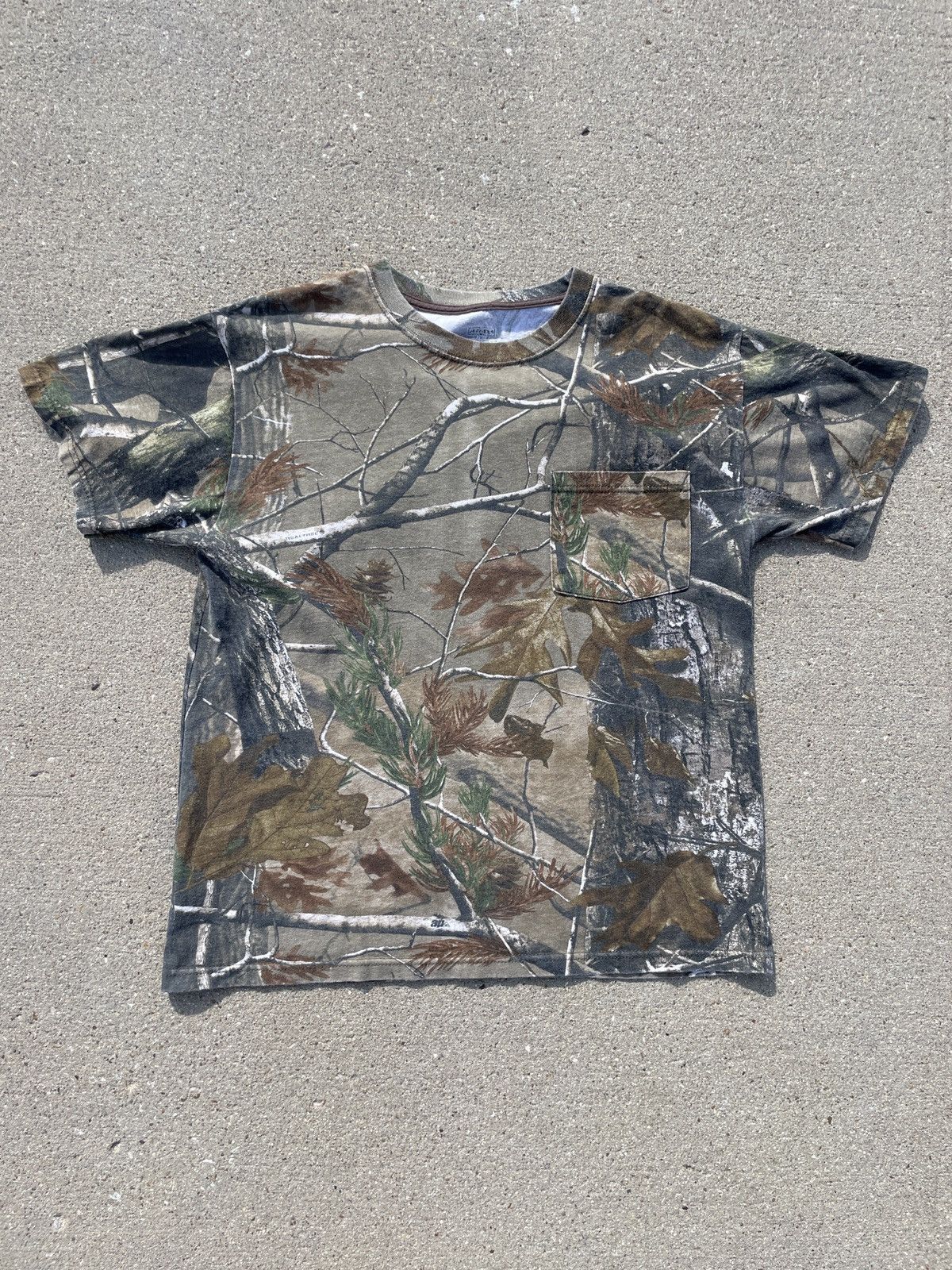 Vintage Vintage 2000’s Camo Real Tree Boxy Essential Pocket Tee | Grailed