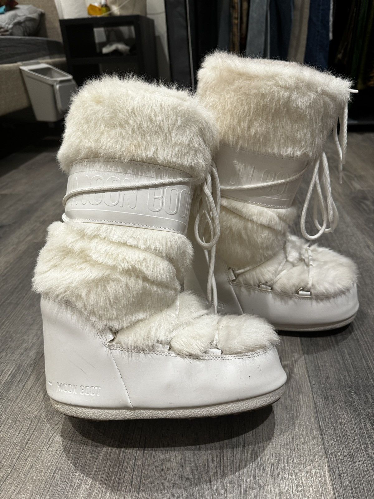 Moon Boot Moon boots, fluffy snow white | Grailed