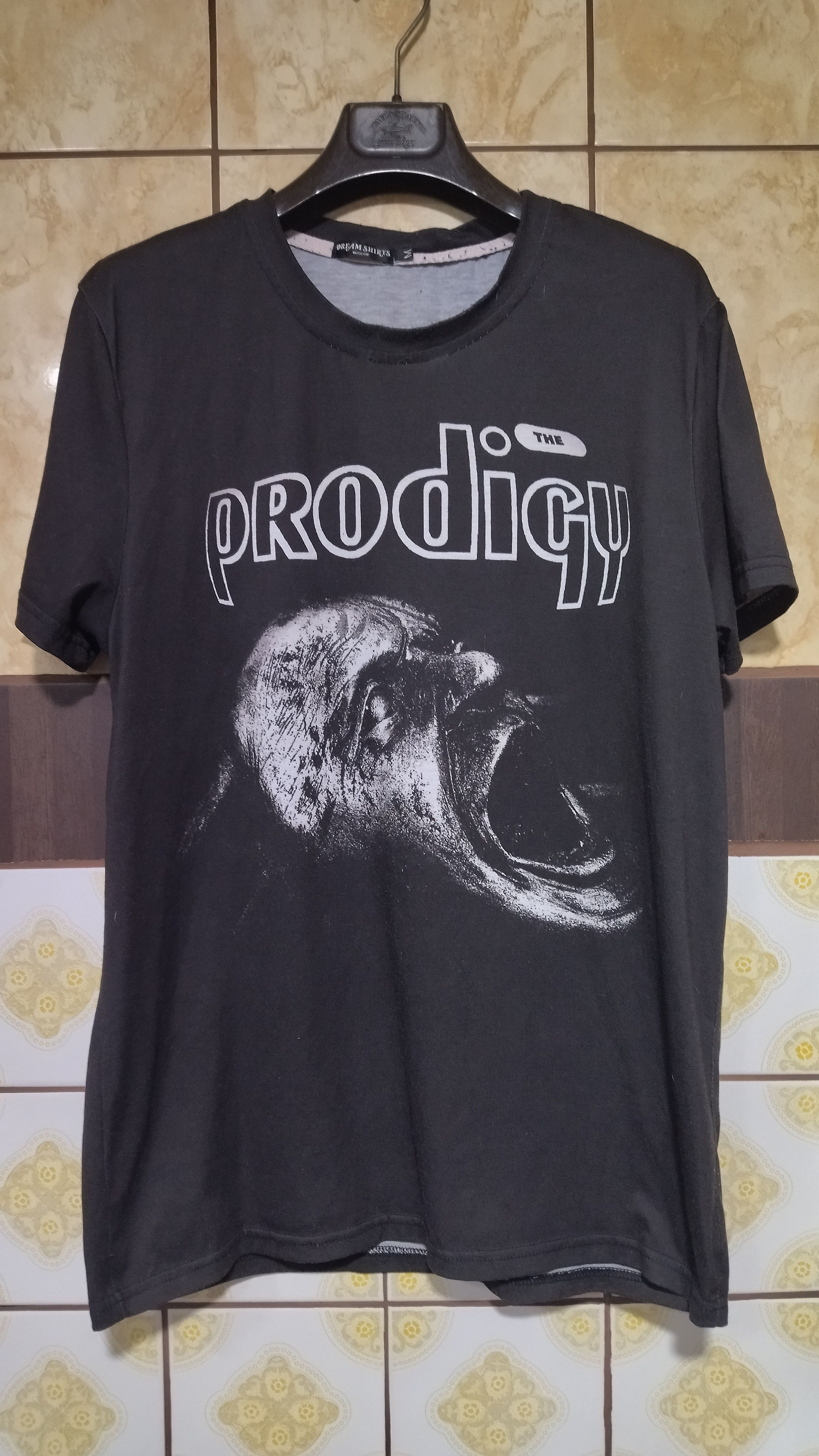 Avant Garde × Band Tees × Vintage Rave wear outfit The Prodigy T shirt ...
