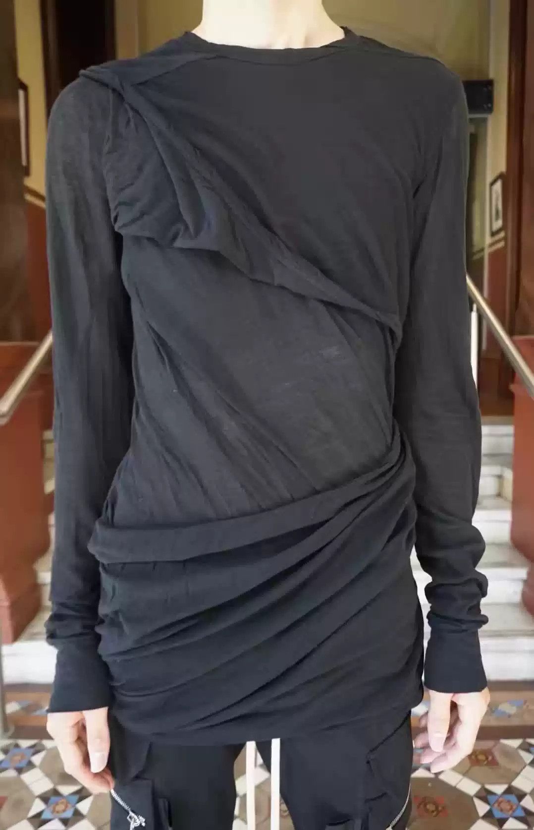 Rick Owens Rick OwensBlack irregular people have long sleeves. | Grailed