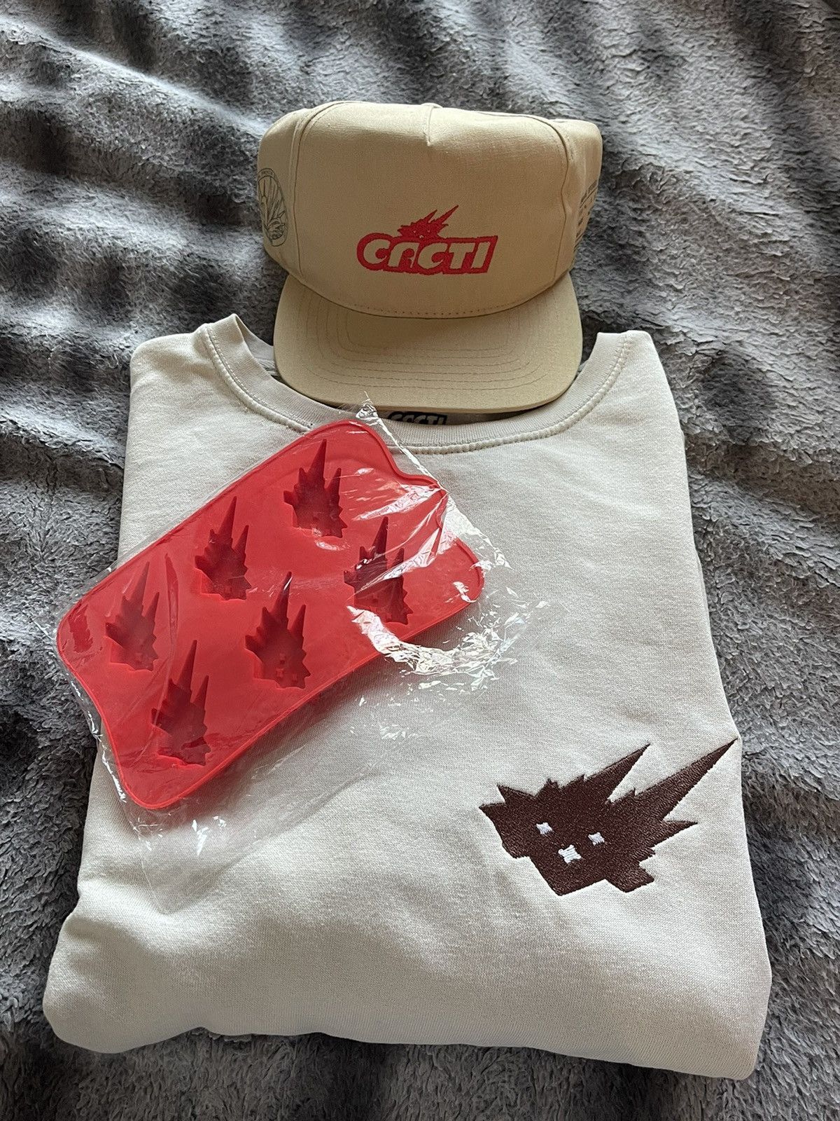 Travis Scott Cacti Bundle - Crewneck, Hat, Ice Trey | Grailed