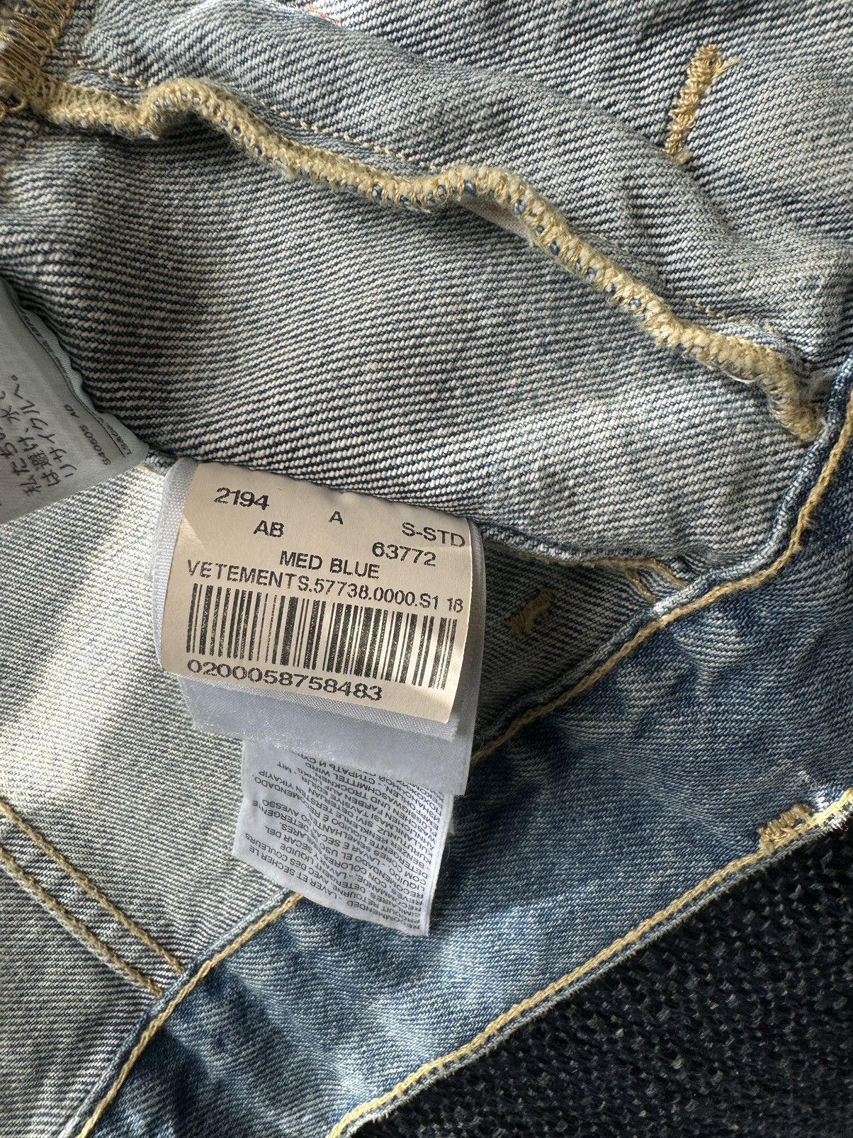 Levi's × Vetements Vetements x Levi's reworked denim jacket Levi's × Vetements Vetements x Levi's reworked denim jacket