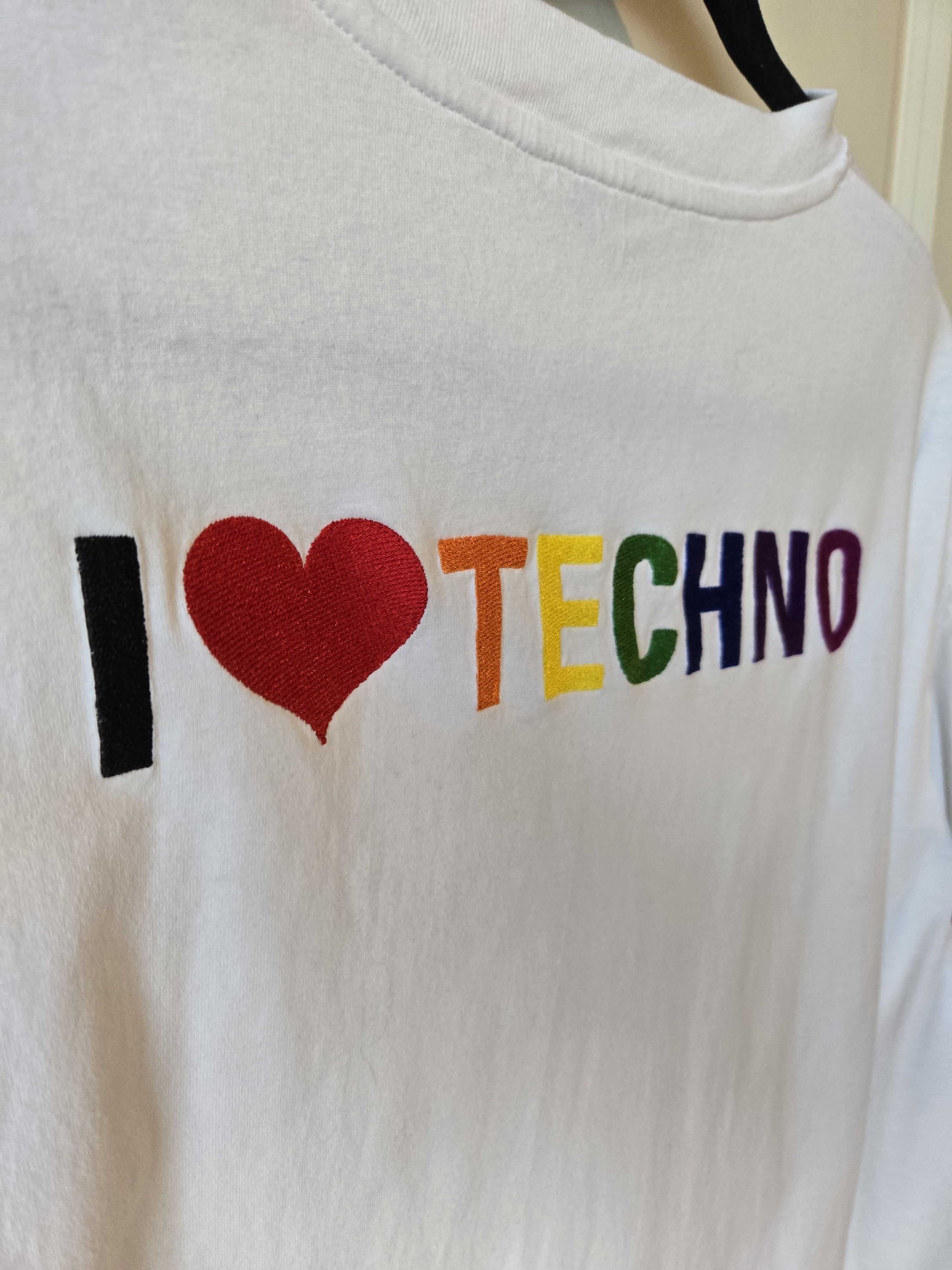 Balenciaga I ️ Love Techno Balenciaga embroidered Rainbow Heart Tee ...