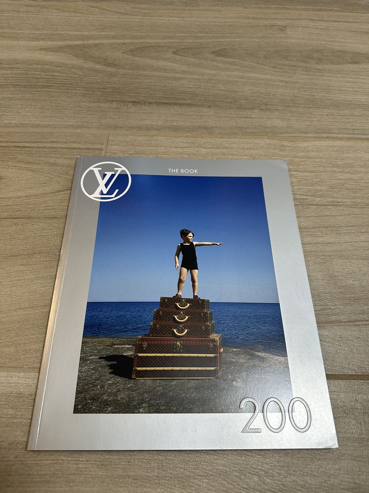 Louis Vuitton Louis Vuitton THE BOOK No. 200 | Grailed