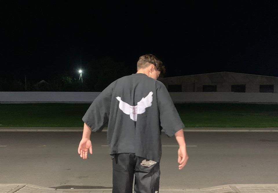 Balenciaga Balenciaga Yeezy Yzy Gap Cropped No Seam Dove Tee | Grailed
