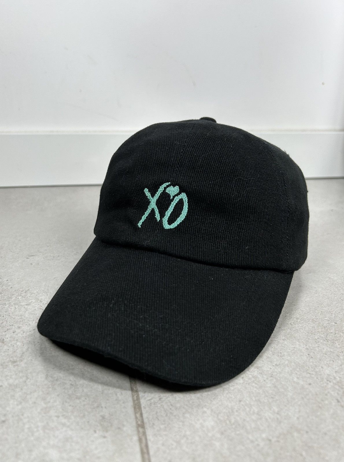 The Weeknd × XO Kiss Land XO Clasic logo cap The weeknd 2017 World Tour ...
