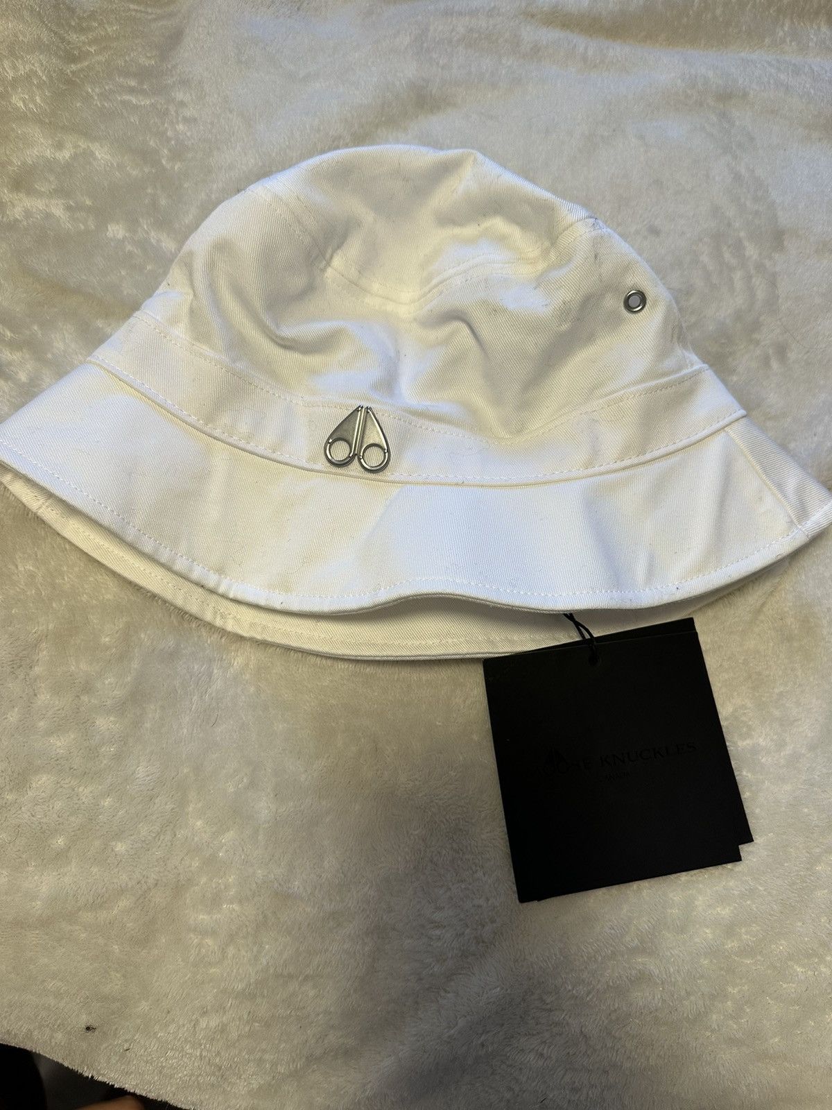 Moose Knuckles Moose knuckle white bucket hat | Grailed