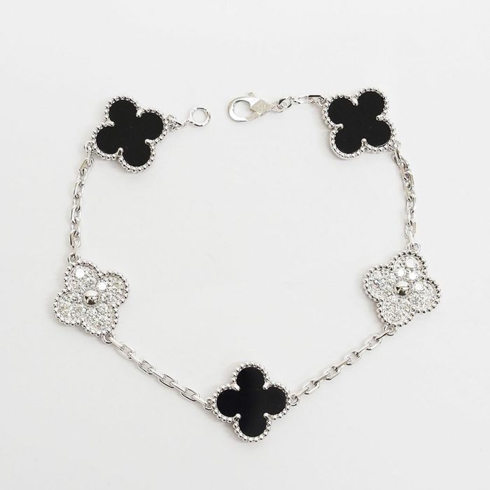 Van Cleef & Arpels VAN CLEEF & ARPELS VanCleef&Arpels Alhambra Onyx ...