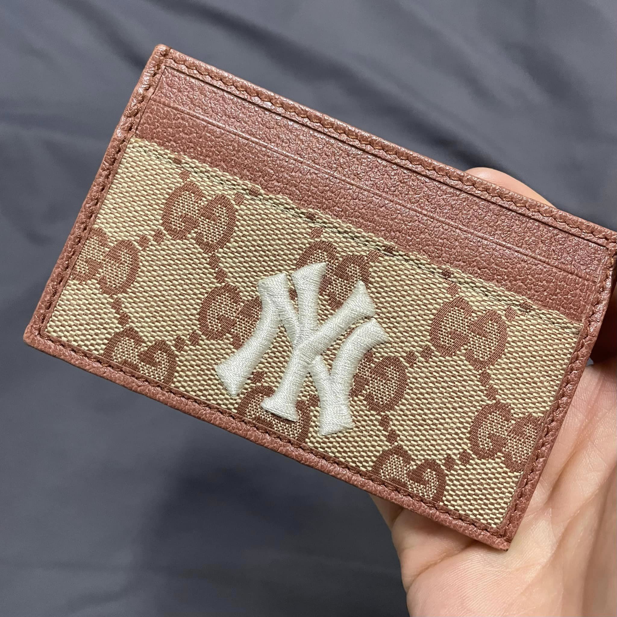 Gucci NEW Super Runway Limited Edition Gucci x Yankees Cardholder | Grailed