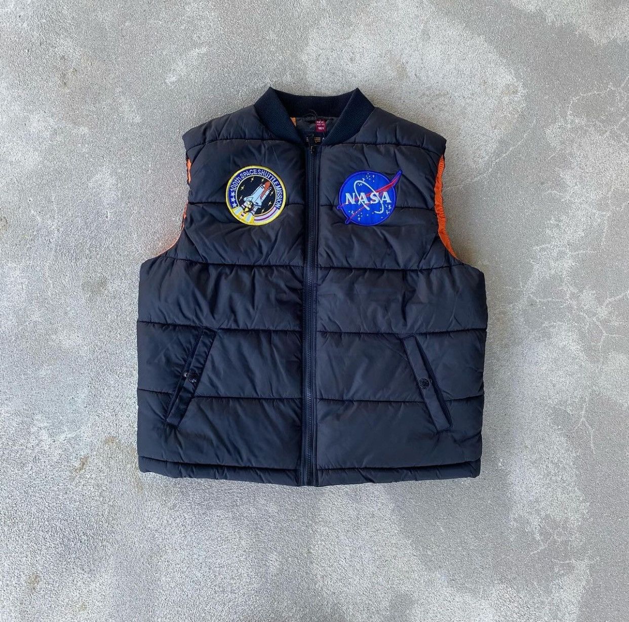 Alpha Industries BNWT Alpha Industries Nasa Puffer Vest with keychan ...