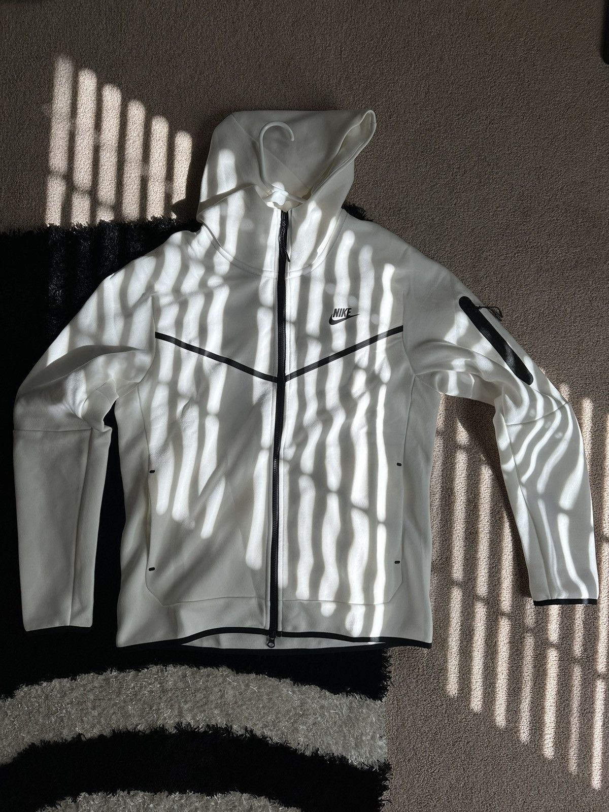 Nike *Rare* White Nike Tech Fleece | Grailed