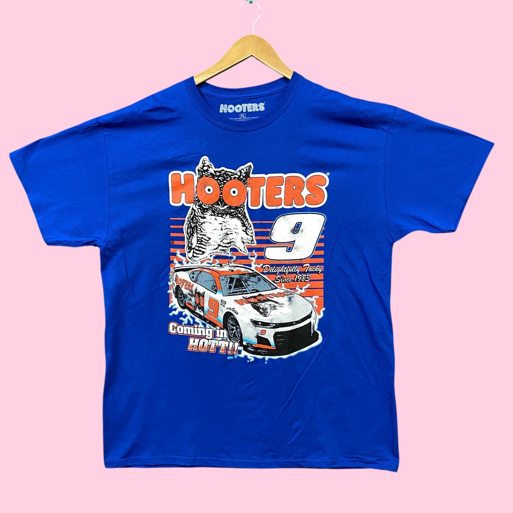 Other Hooters Delightfully Tacky Since 1983 Coming in Hot Tee XL | Grailed
