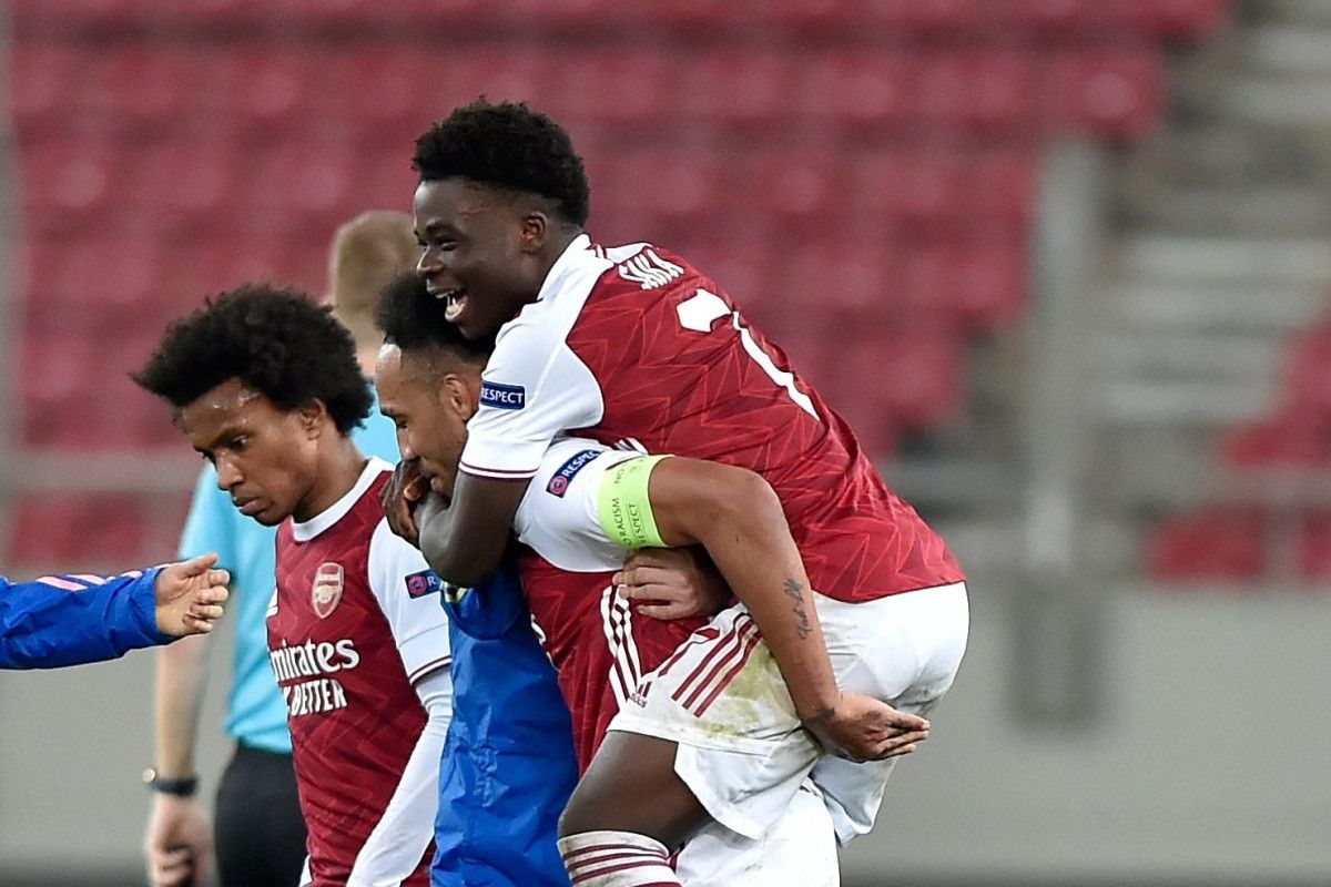 Adidas Saka #7 Arsenal 2020/21 Home Champions League Print | Grailed