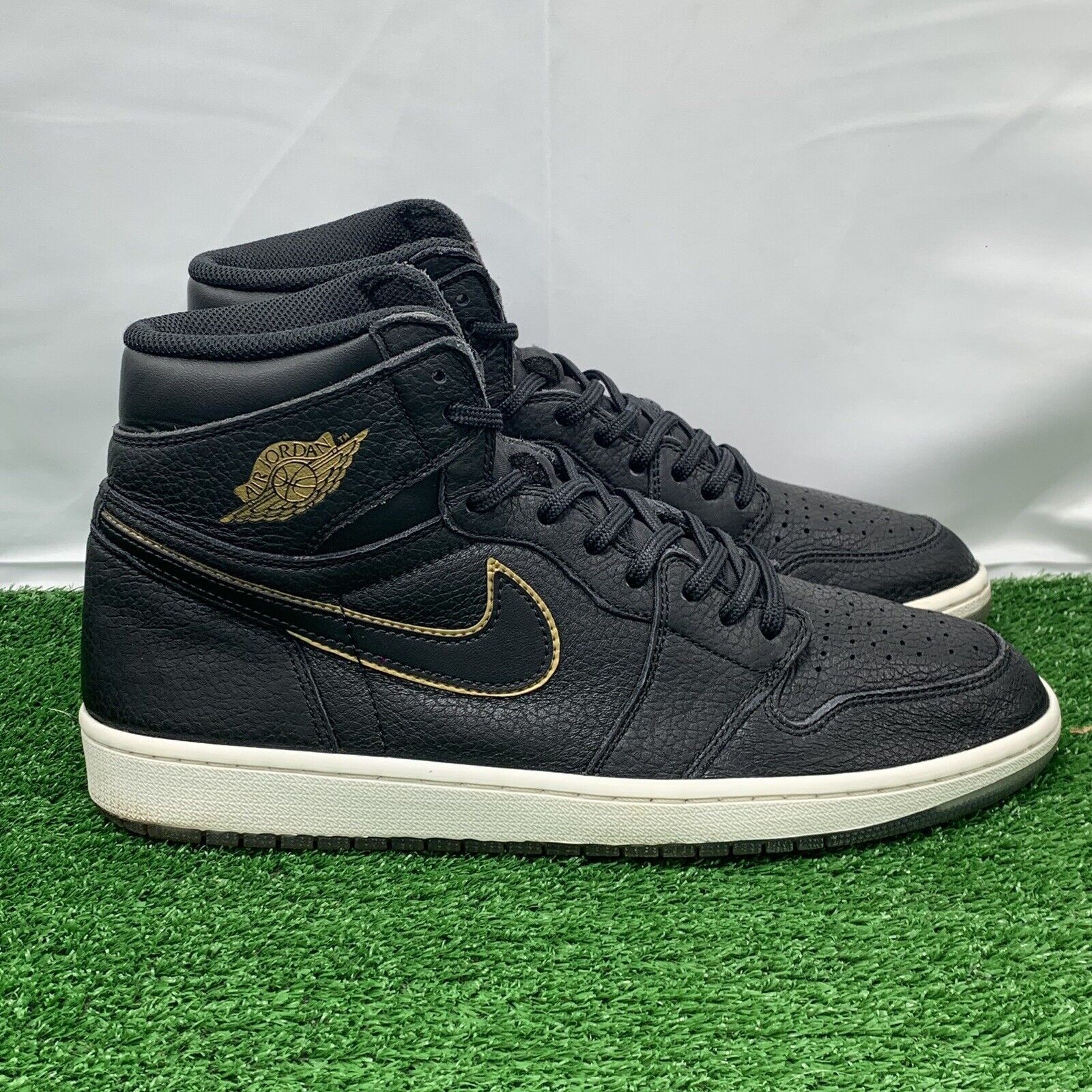 Jordan Brand Air Jordan 1 Retro High OG 555088-031 Size 12 City of ...