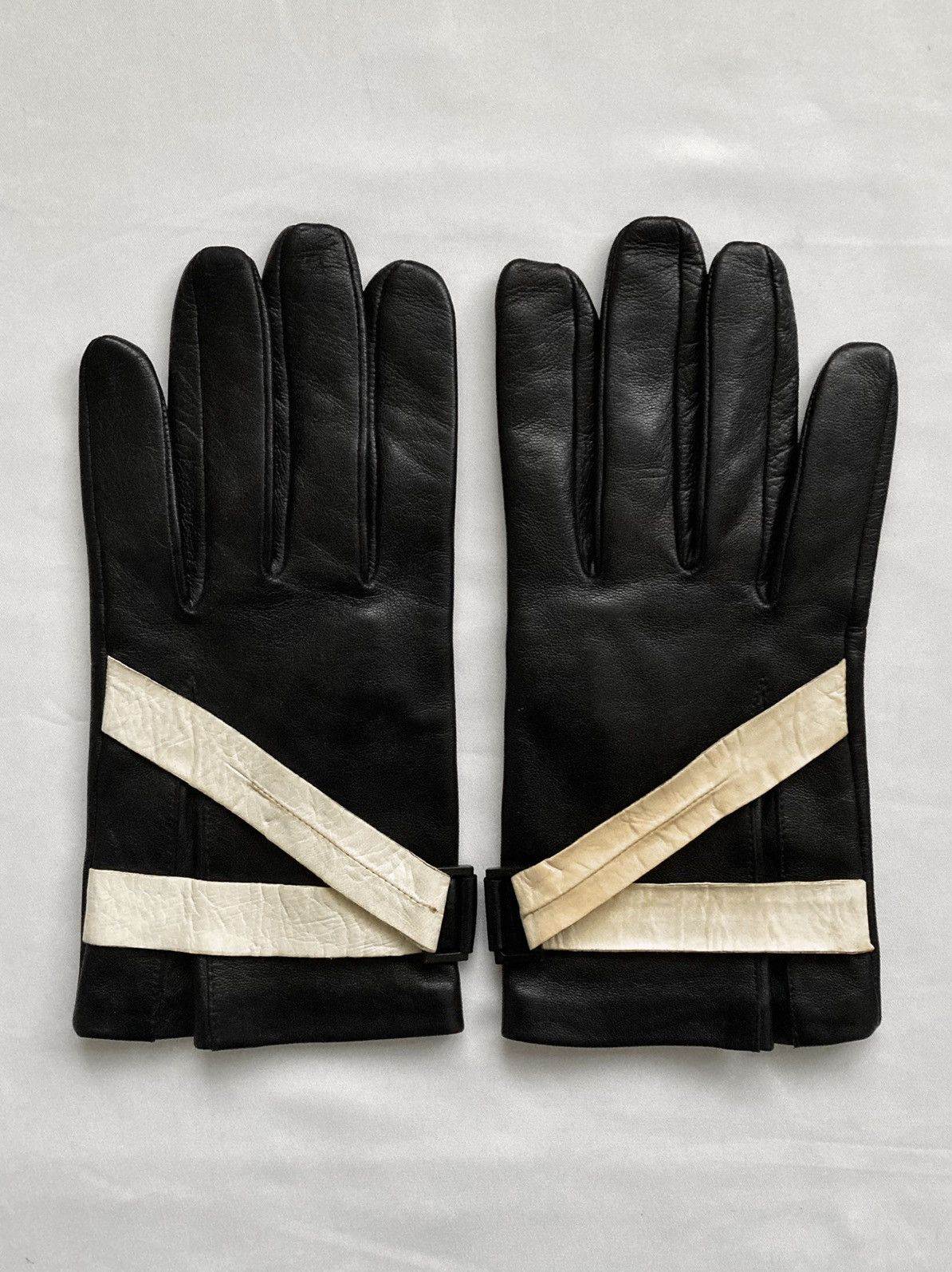 Dior A/W 2001 “Solitaire” Lambskin Strap Gloves | Grailed