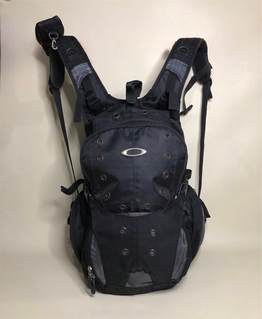 Vintage 2003 Oakley Vintage Icon Tactical Backpack | Grailed
