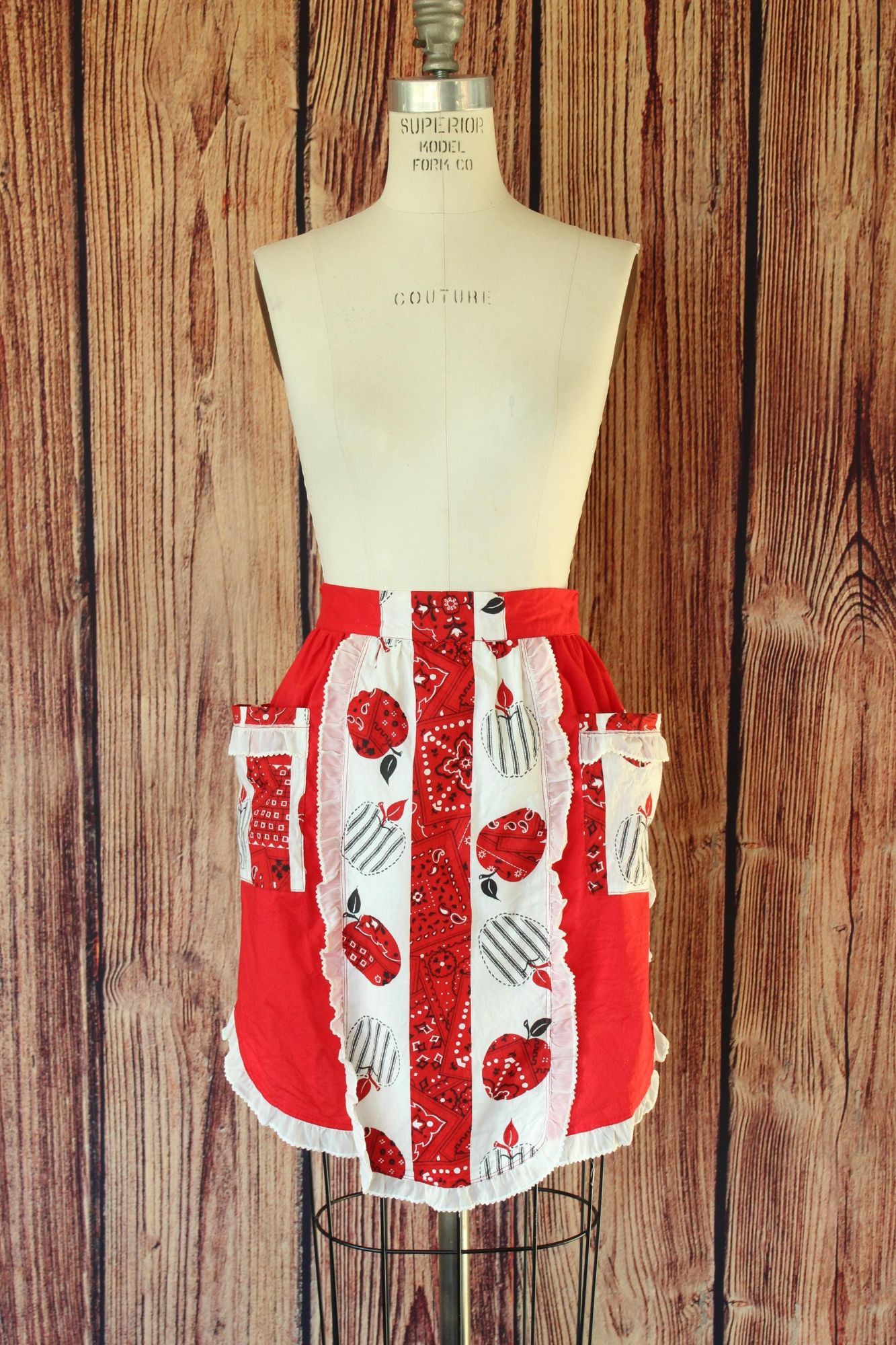 Vintage Vintage 1960s Apron With Pocket, Red and White Country Print ...