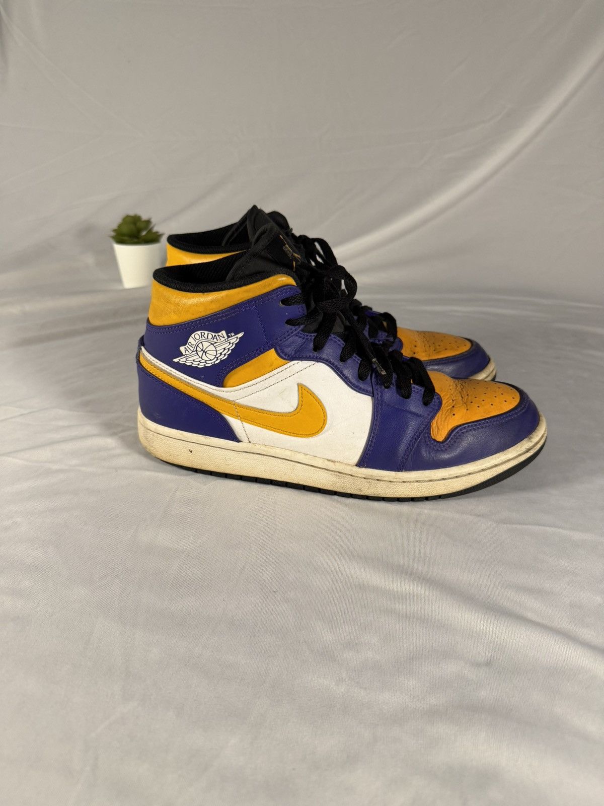 Jordan Brand Air Jordan 1 Mid 'LA Lakers' Purple Dark Concord Men's 9.5 ...