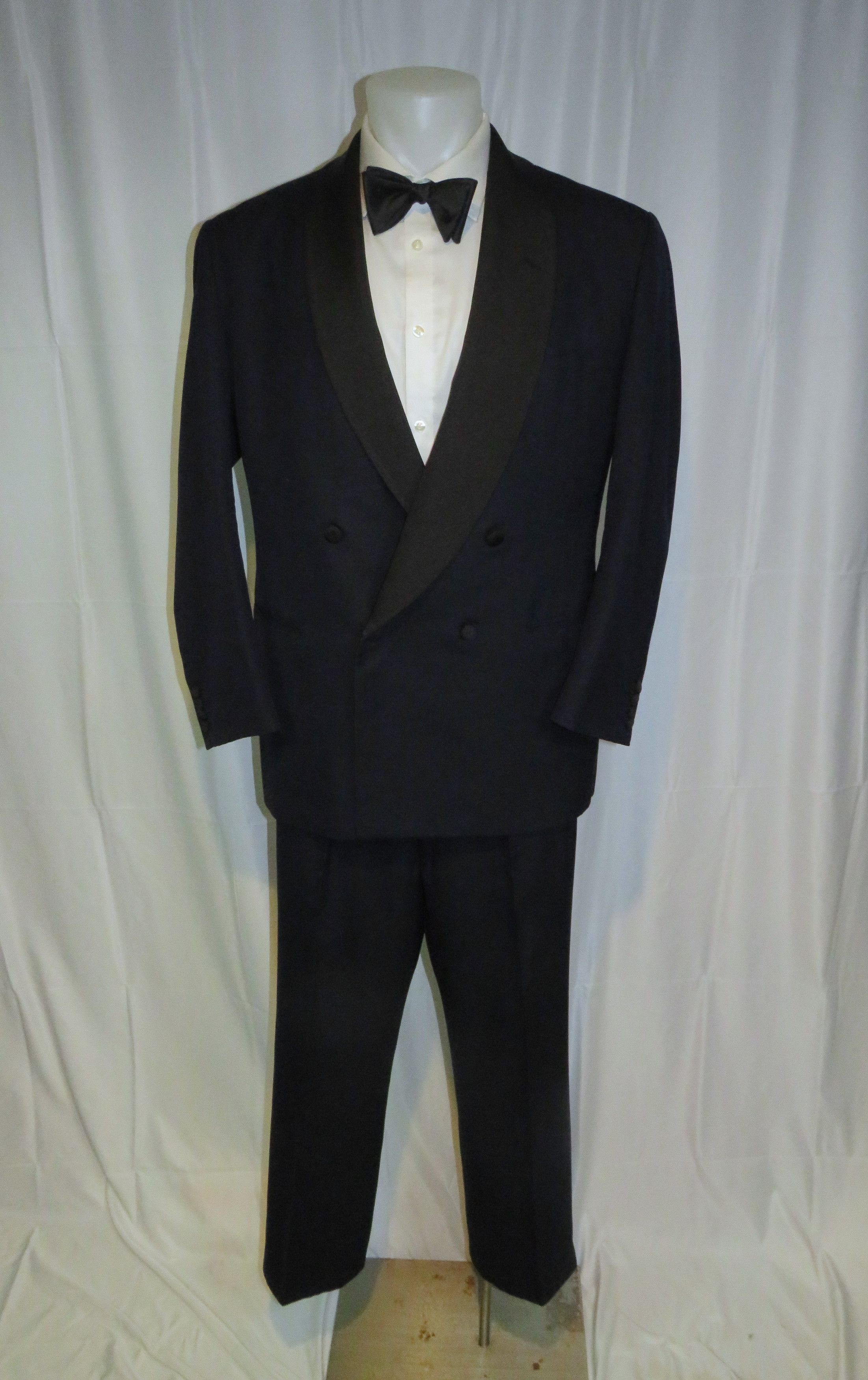 Alan Flusser Bespoke Navy Herringbone Shawl Collar One Button Tuxedo ...
