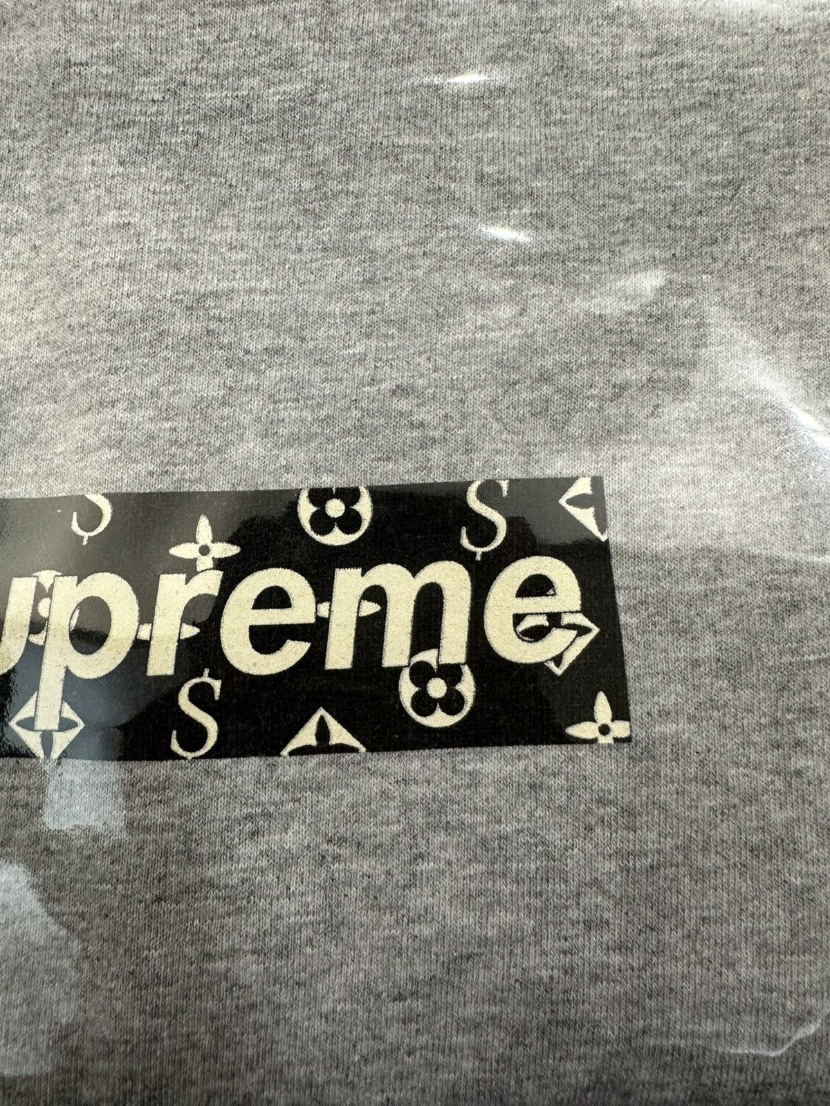 Louis Vuitton × Supreme Supreme LV Monogram Box Logo Cease Louis Vuitton × Supreme Supreme LV Monogram Box Logo Cease