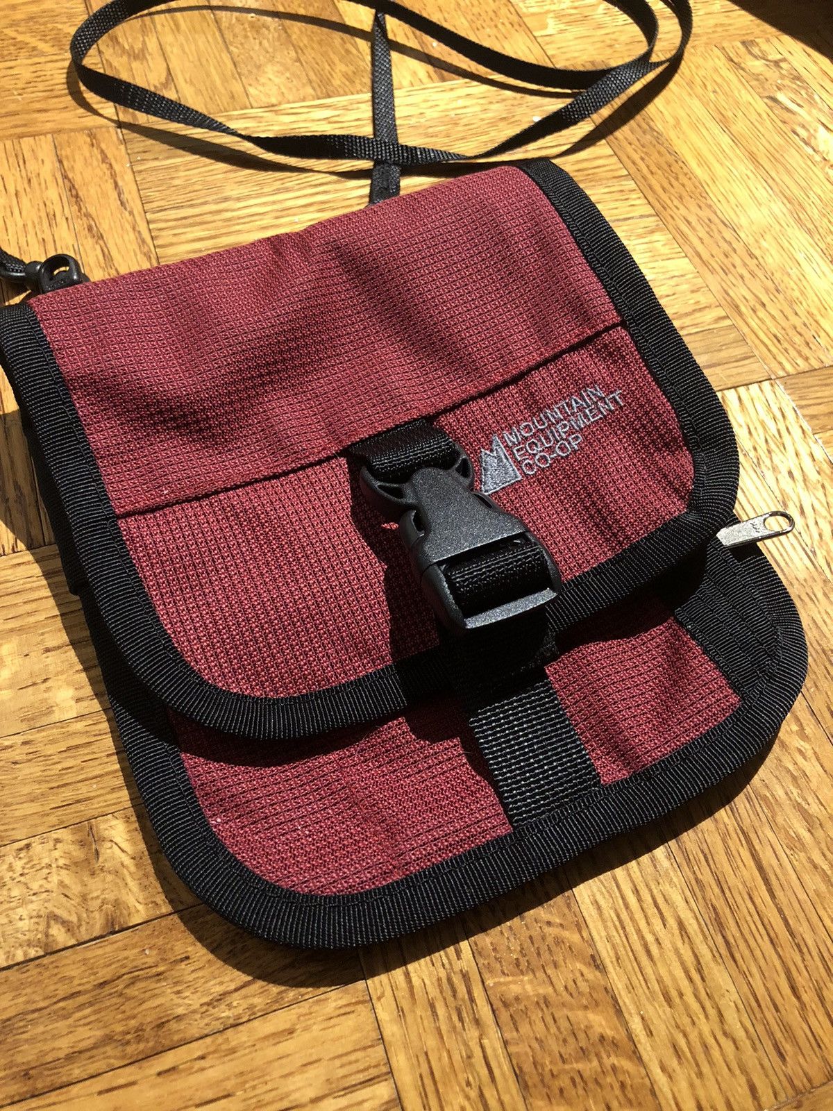 Mountain Equipment Company × Vintage Authentic MEC Small Shoulder Bag ...