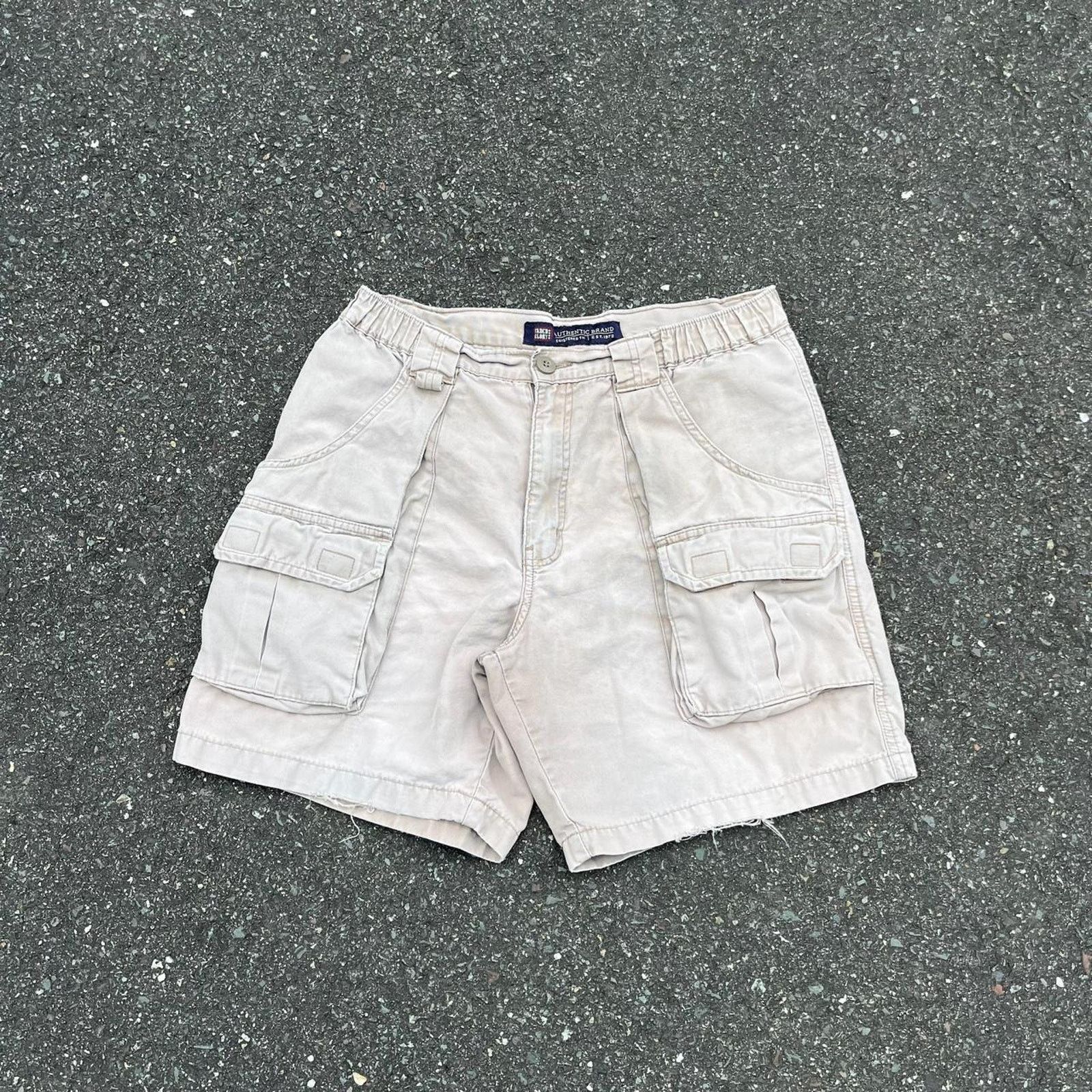 Faded Glory 2000s vintage baggy wide leg cream faded glory cargo shorts ...