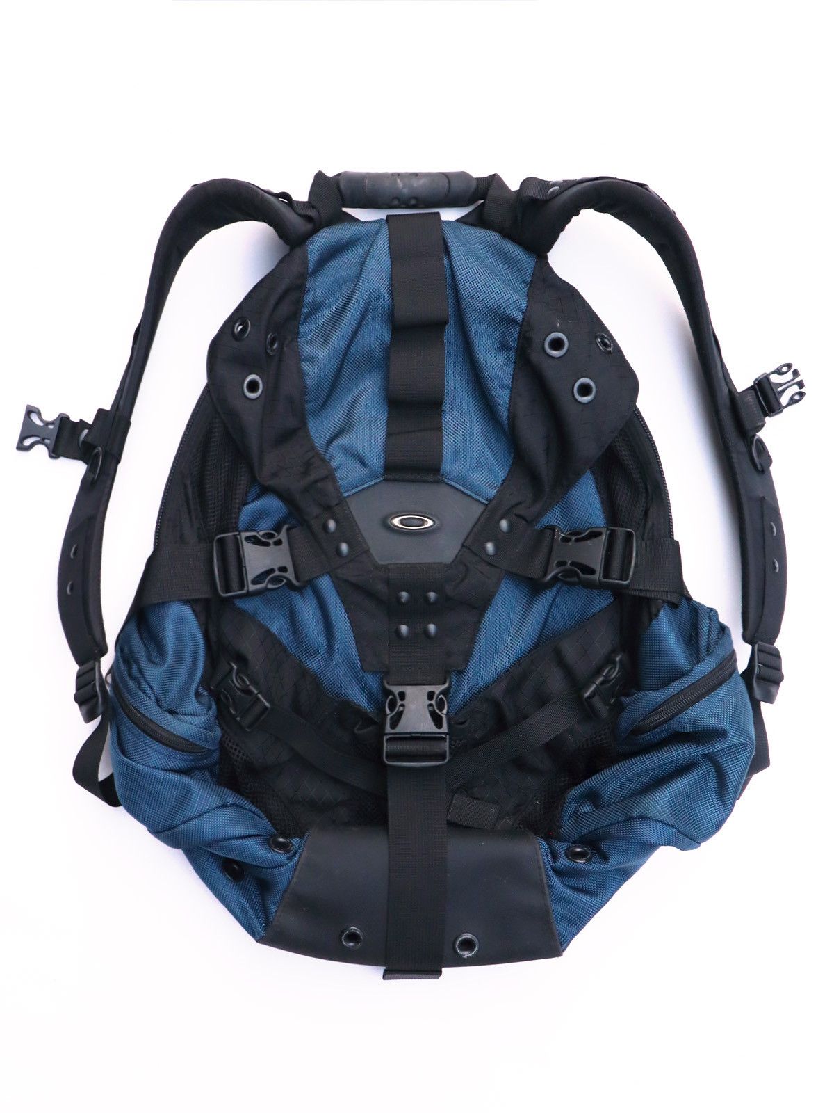 Oakley × Outdoor Life × Vintage Oakley Icon Backpack 2.0 Black Navy ...