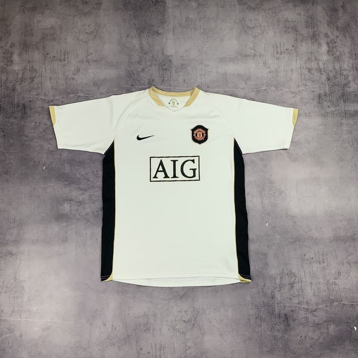 Nike VINTAGE NIKE MANCHESTER UNITED AIG SOCCER JERSEY 00s | Grailed