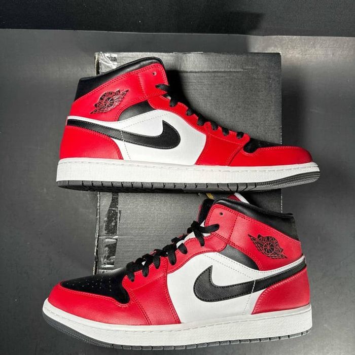 Jordan Brand Air Jordan 1 Mid 'Chicago Black Toe' Mens Sneakers - Size ...