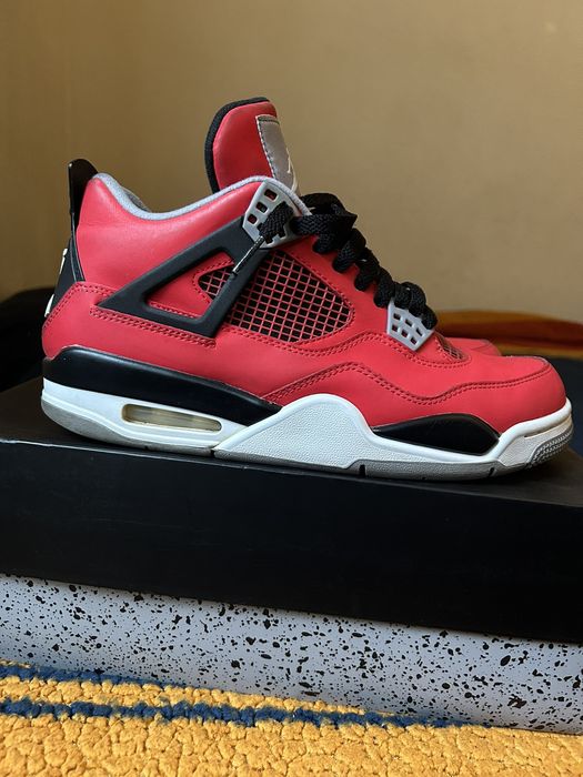 Jordan Brand 🔴*USED* JORDAN 4 RETRO TORO BRAVO🔴 | Grailed