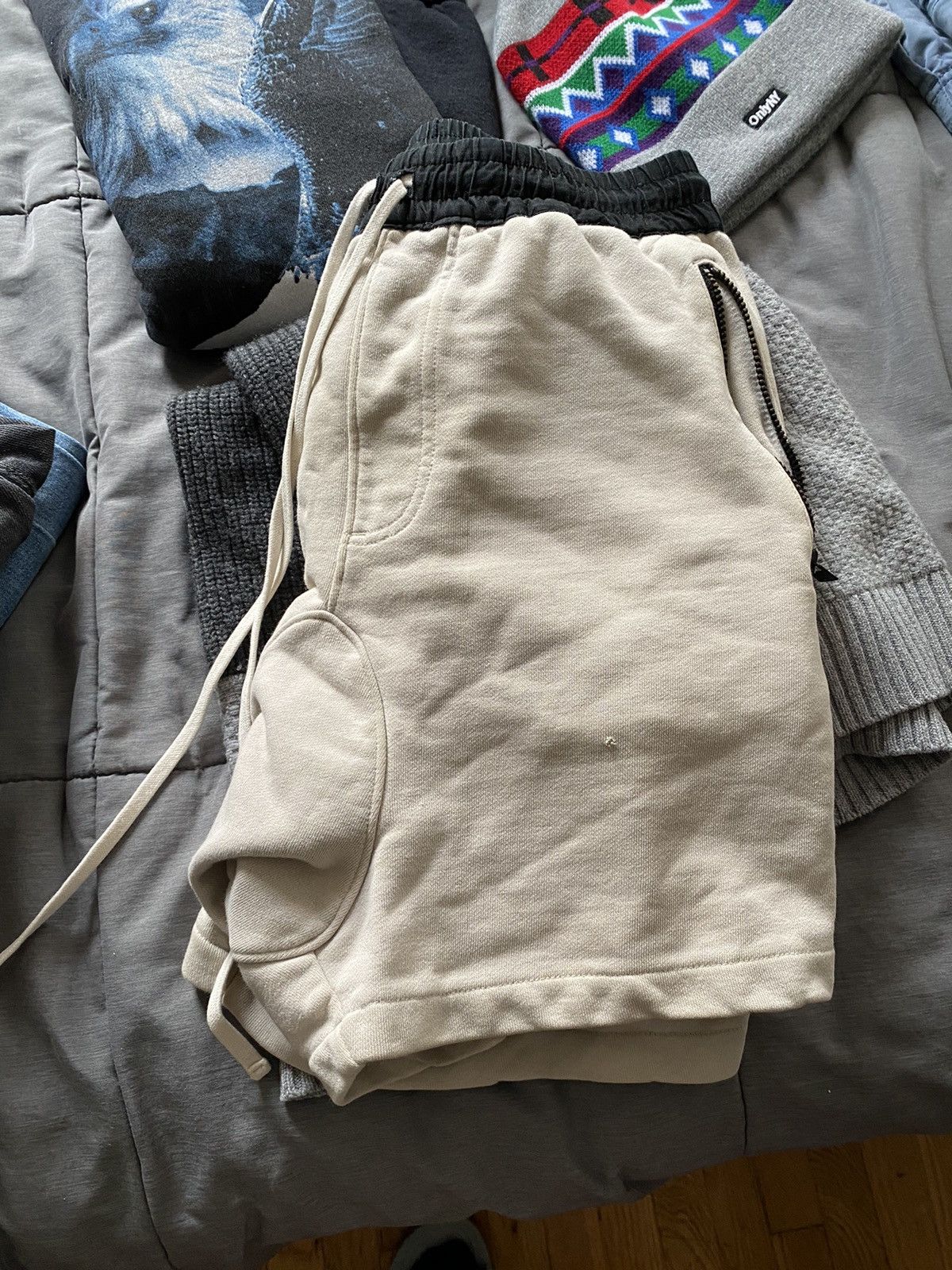 Essentials × Fear of God FEAR OF GOD ESSENTIALS SHORTS - CREAM/BEIGE ...