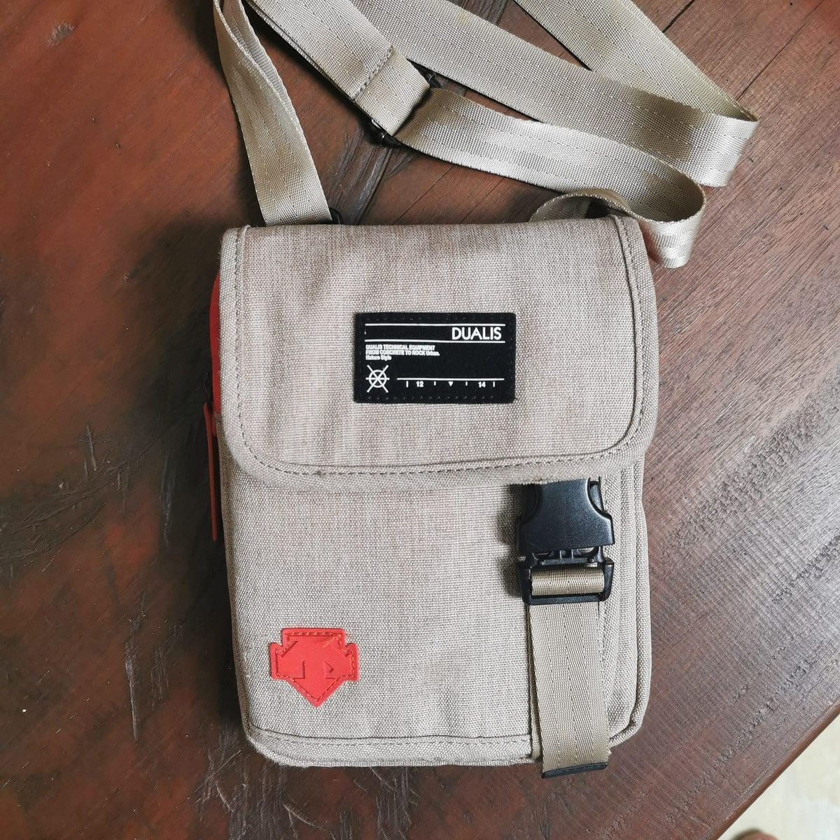 Descente DESCENTE SLING BAG DUALIS TECHNICAL EQUIPMENT | Grailed