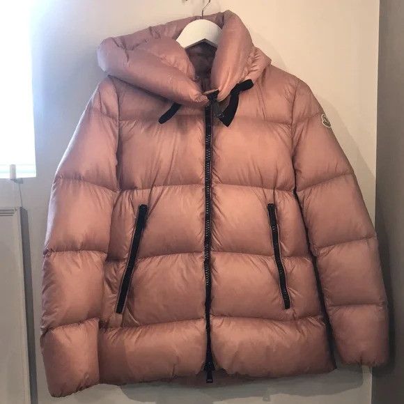 Moncler serin store