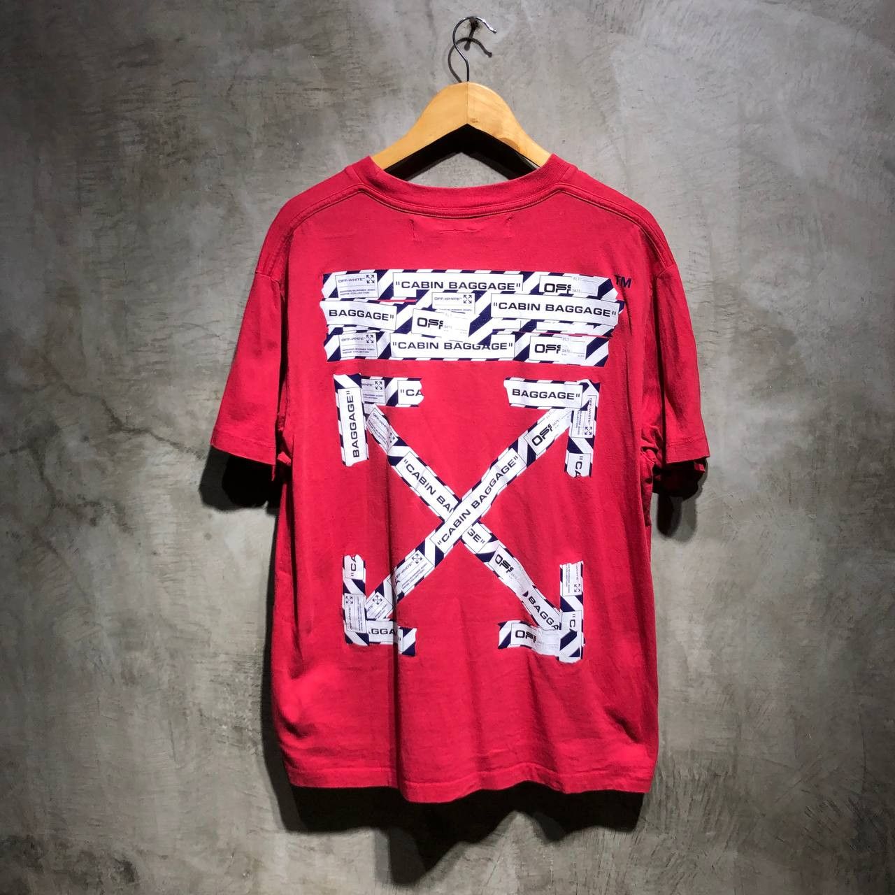 Off-White Off-White Cabin Baggage arrows tee | Grailed