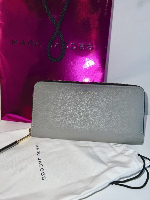 Marc Jacobs MARC JACOBS COLLECTION Italy - Grey Wallet - $500 - 80% OFF ...