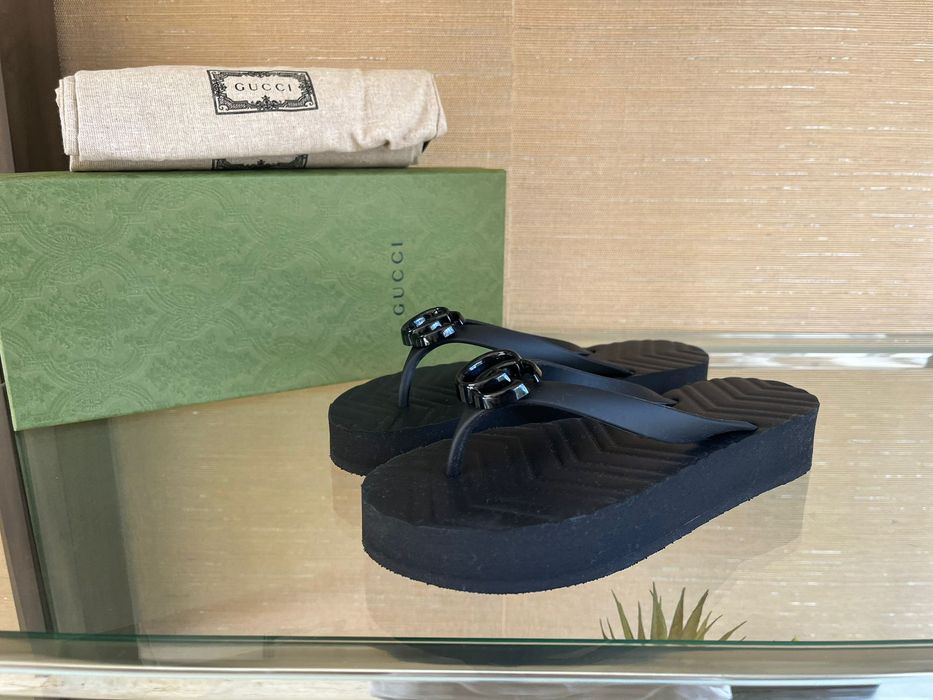 Gucci Chevron Flip Flops in Black | Grailed