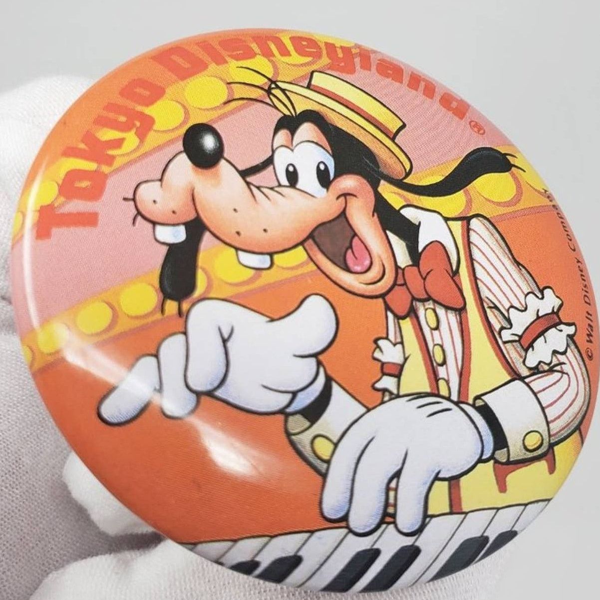 Disney Get Ready to Giggle with the Tokyo Disneyland Goofy Button ...