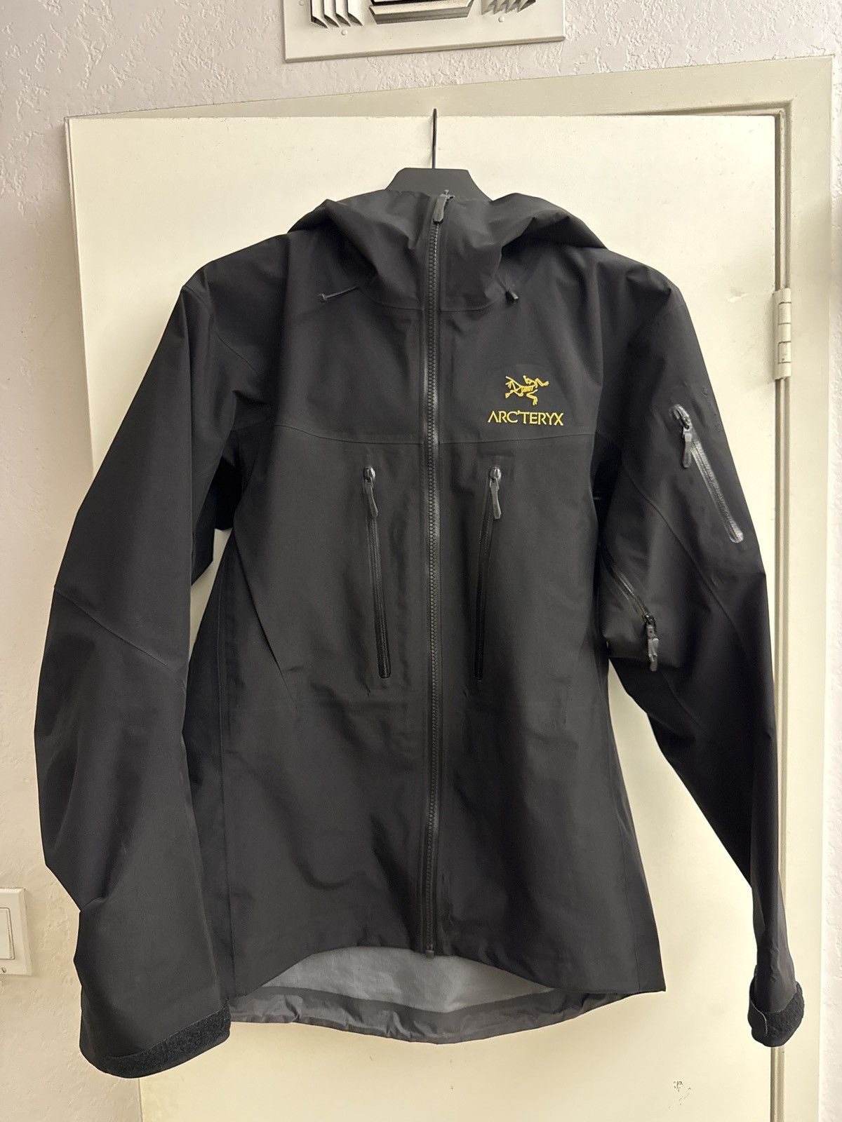 Arc'teryx Arc’teryx Alpha SV 24k Black | Grailed