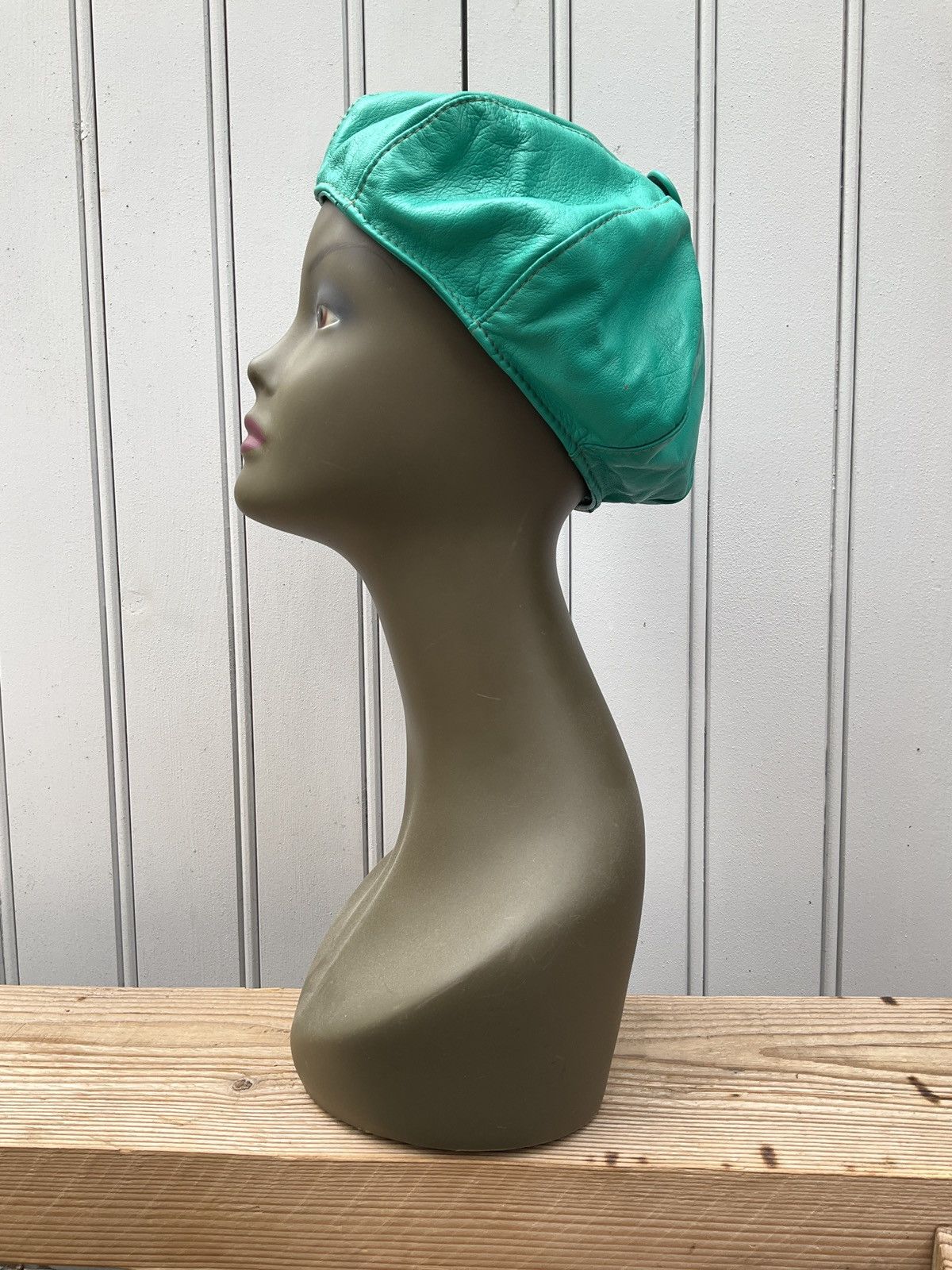 Vintage 90's beret in green leather | Grailed