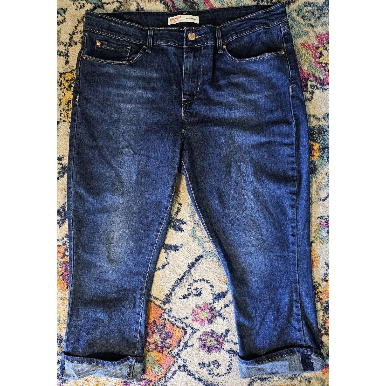 Levi's Signature by Levi Strauss & Co. Women Mid-Rise Capris 14 W32 ...