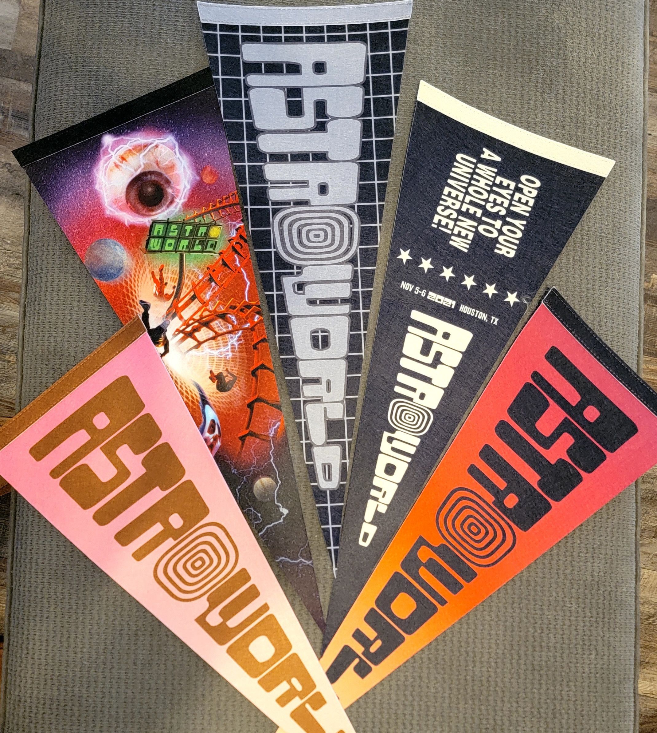 Travis Scott LOT OF 5 Travis Scott Astro World Pennant Flags Tour Merch ...