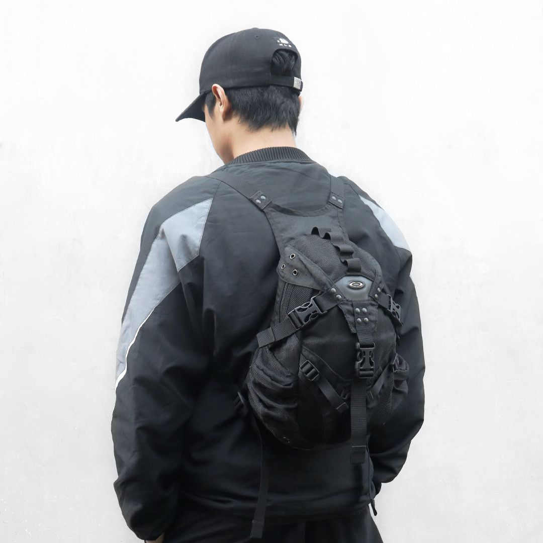 Oakley × Outdoor Life × Vintage Oakley Mini Icon Backpack 1.0 Black ...