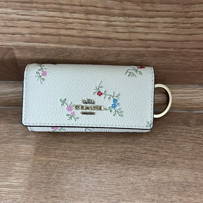 Coach Coach 6 Ring Key Holder Case in Floral Pattern in Ivory | Grailed