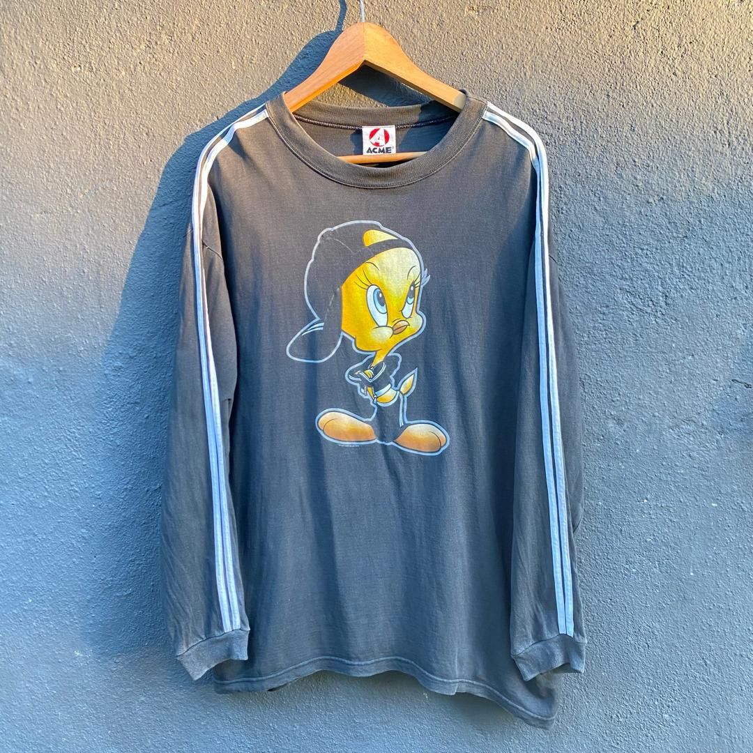 Cartoon Network × Warner Bros Thrashed Faded 90s Tweety Long Sleeve Tee ...