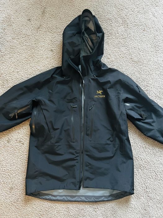 Arc'Teryx Arcteryx Alpha SV 24K Gold Black Shell Jacket XL | Grailed