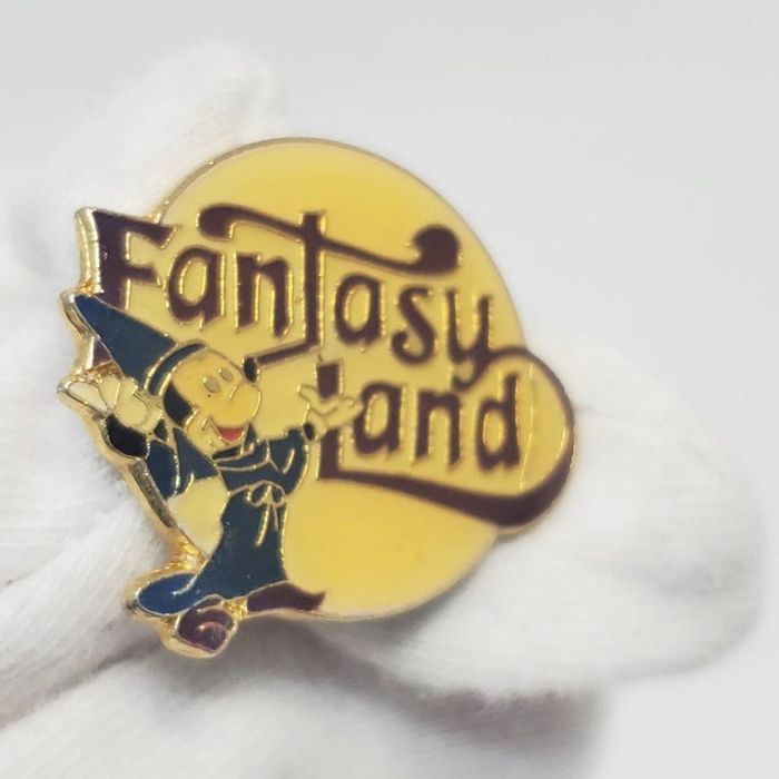 Disney Disney Fantasyland Mickey VTG Disney Productions Enamel Pin ...