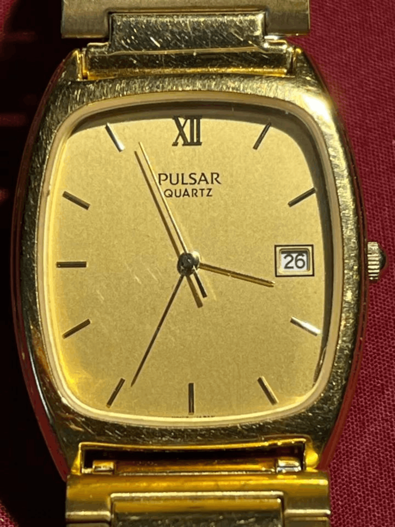 Vintage Vintage Pulsar Quartz Day Men's Watch Gold Tone Wristwatch ...