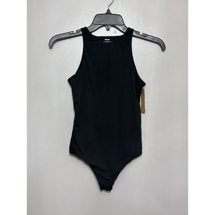 SKIMS Skims Bodysuit S High Neck Sleeveless Thong Back Snaps New | Grailed SKIMS Skims Bodysuit S High Neck Sleeveless Thong Back Snaps New | Grailed