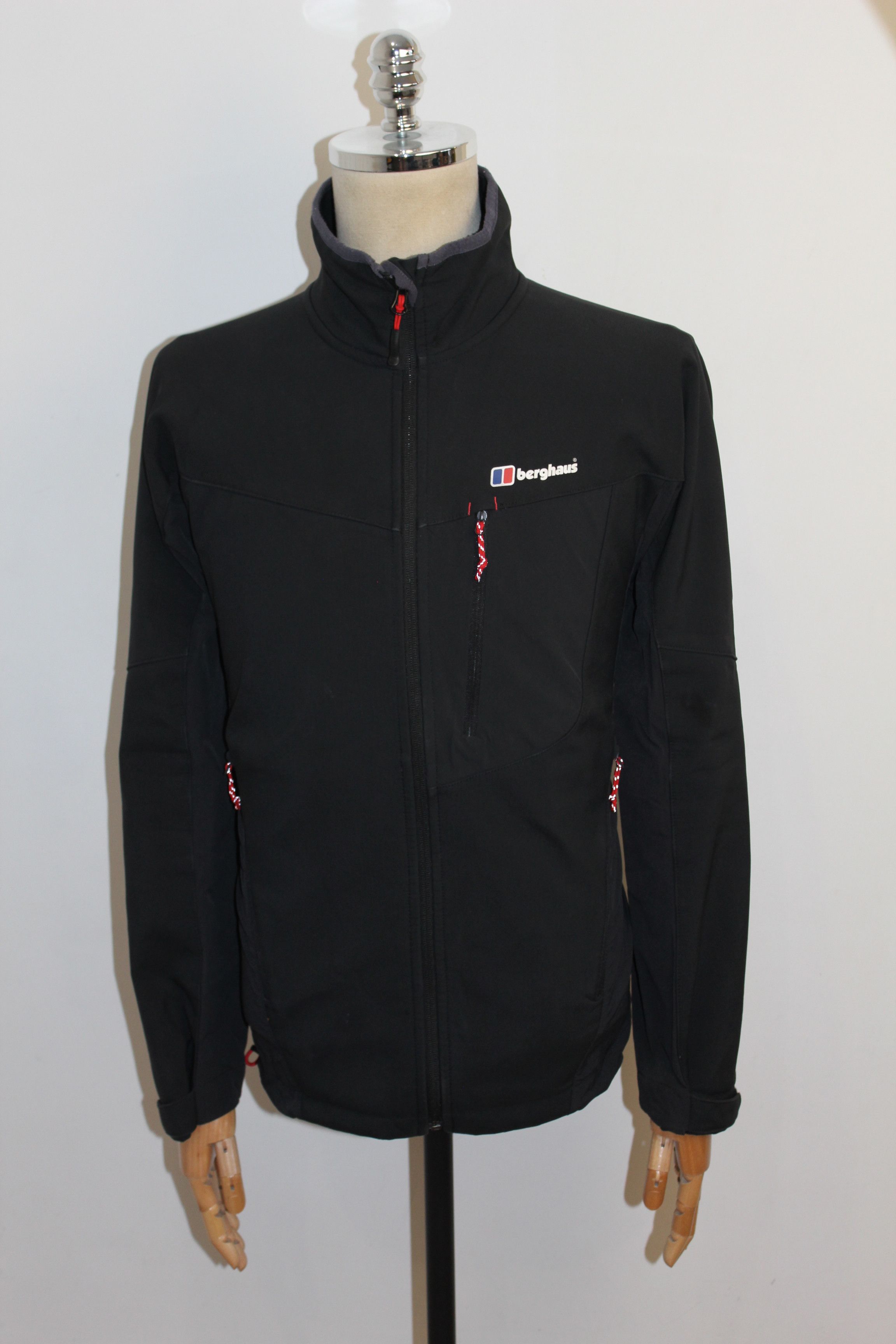 Berghaus Men's BERGHAUS Softshell Black Jacket Size M | Grailed