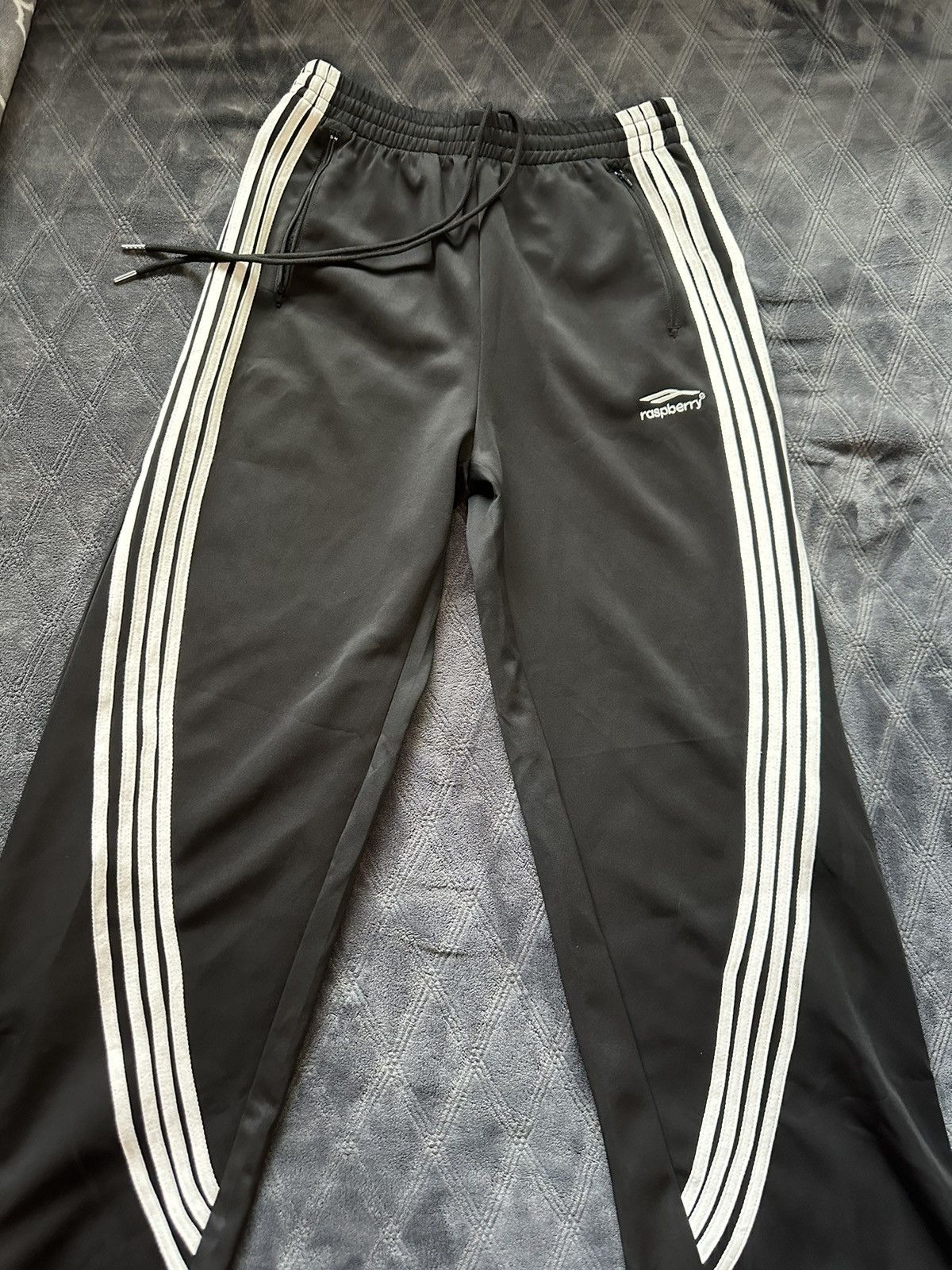Streetwear GV Gallery Raspberry Hills Sweatpants | Grailed